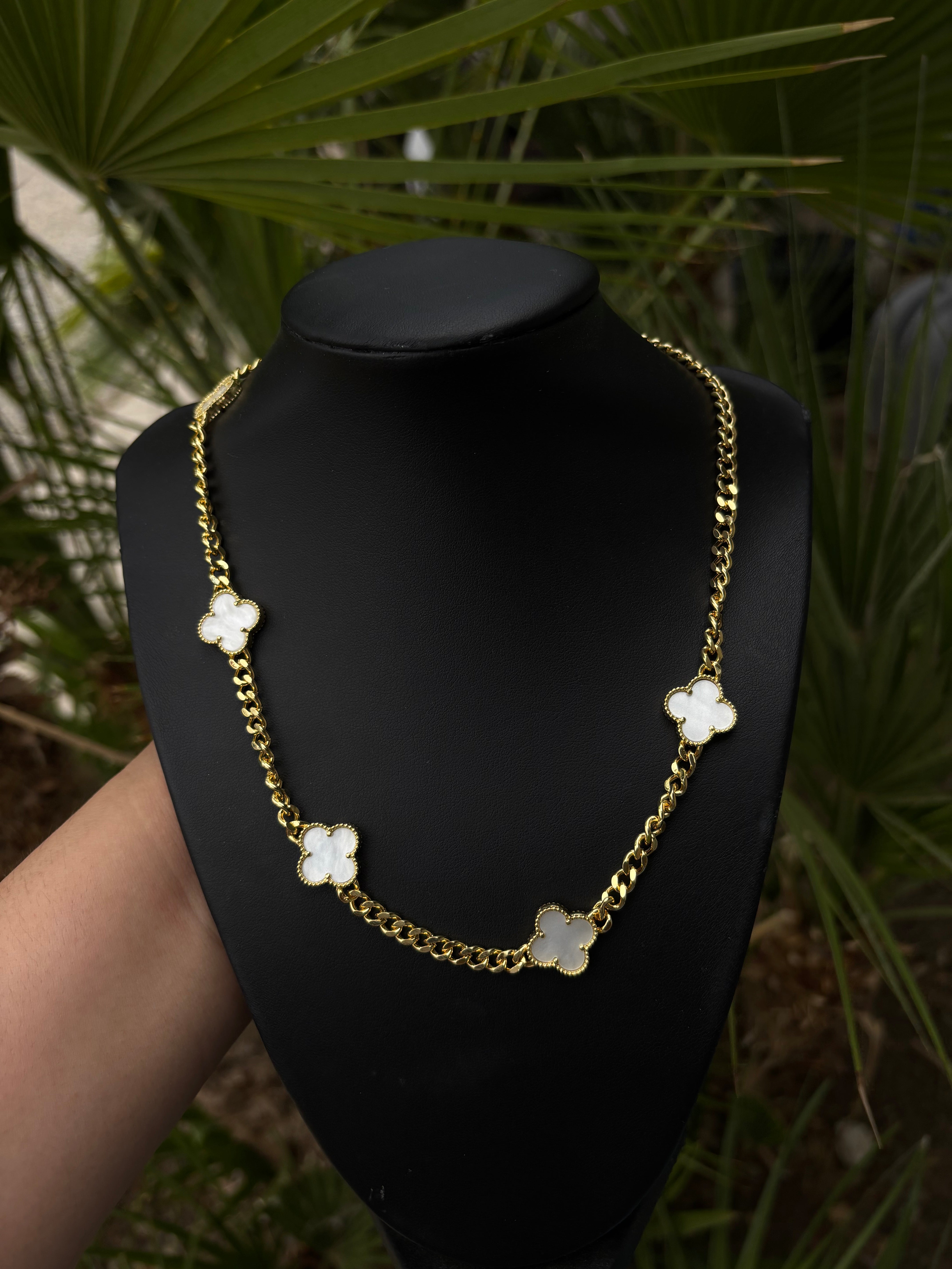White Trebol Necklace – Montique Jewelry